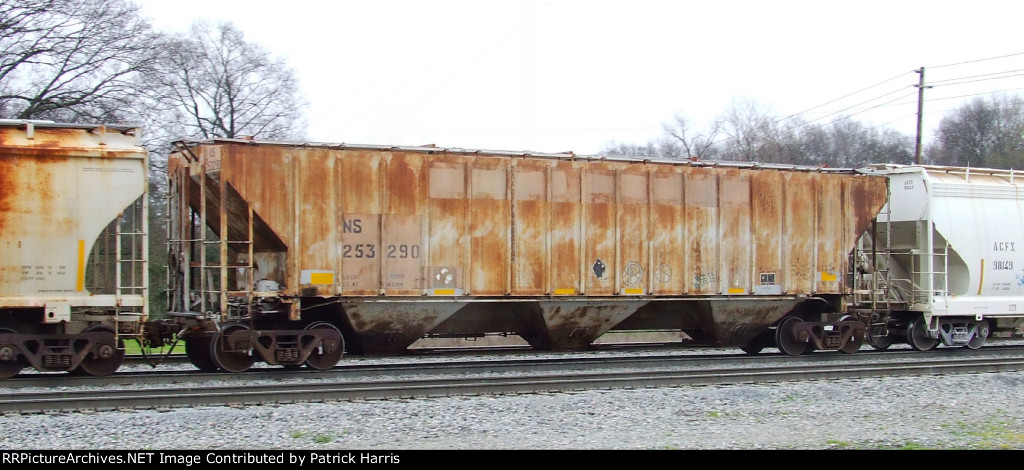 NS 253290 HC70 3-bay 4740cf PS2-CD in NS Brosnan Yard Macon GA 02-23-2013